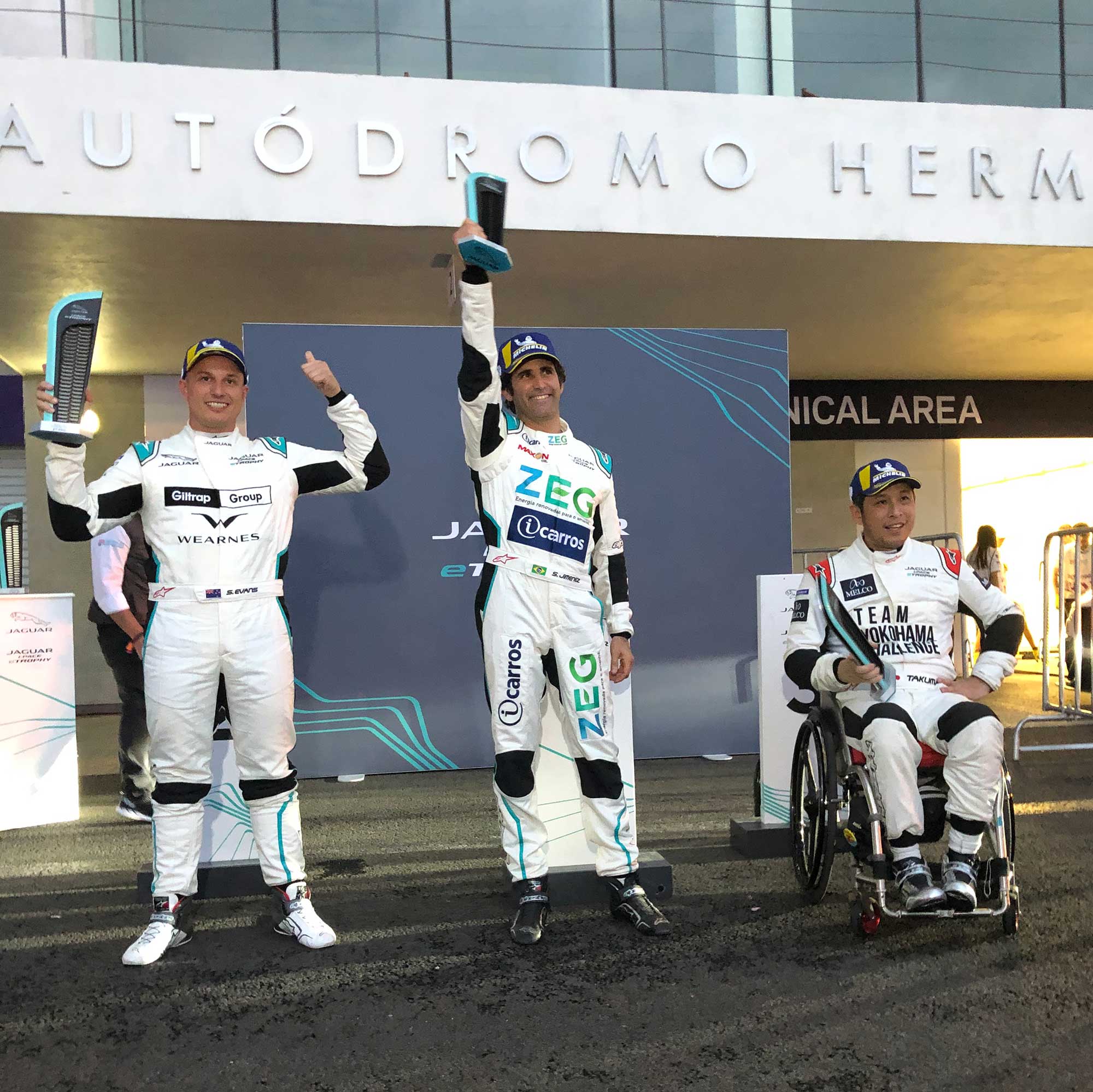 青木拓磨選手が初参戦のEVレース『e トロフィー』で3位表彰台の快挙 - 電気自動車ニュース - EVsmart Park