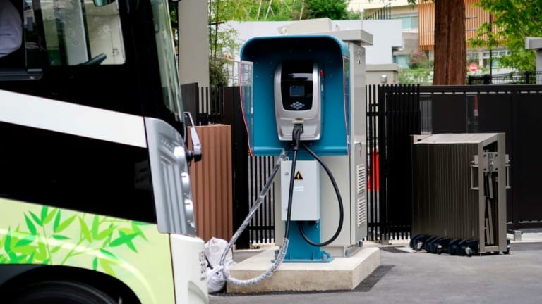 上野動物園にBYDの電気自動車小型バス『J6』が国内初導入〜突撃試乗レポート | EVsmartブログ