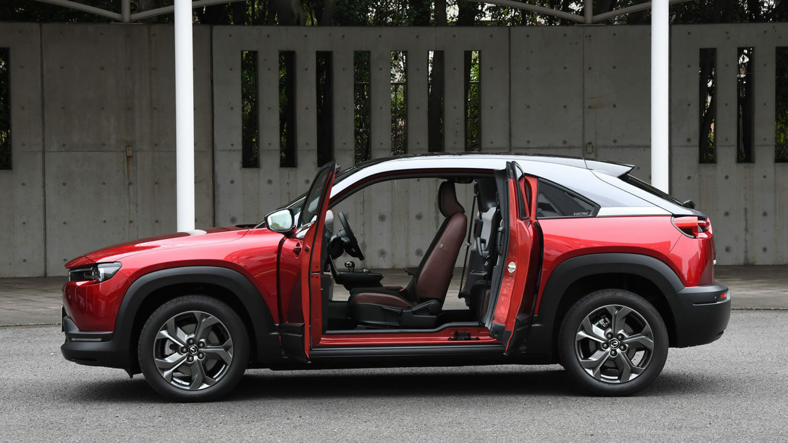 マツダ『MX-30 EV』試乗レポート〜自動車としての熟成度を感じる電気自動車【諸星陽一】 | EVsmartブログ