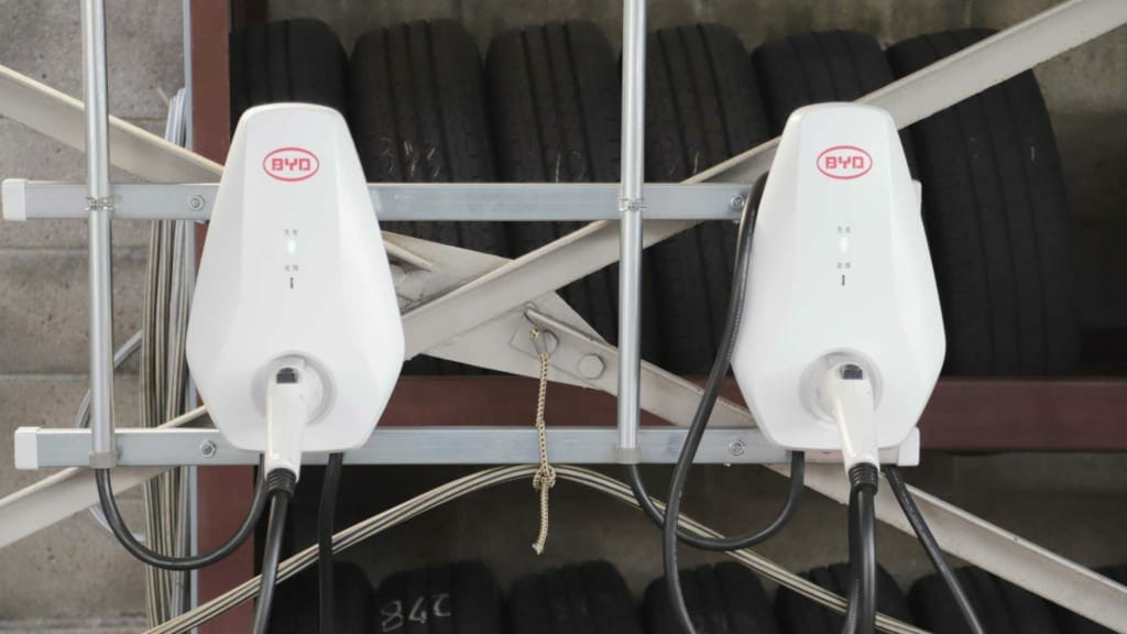 京都の都タクシーがENEOSのEVリース事業と連携してBYDの電気自動車『M3e』を導入 | EVsmartブログ