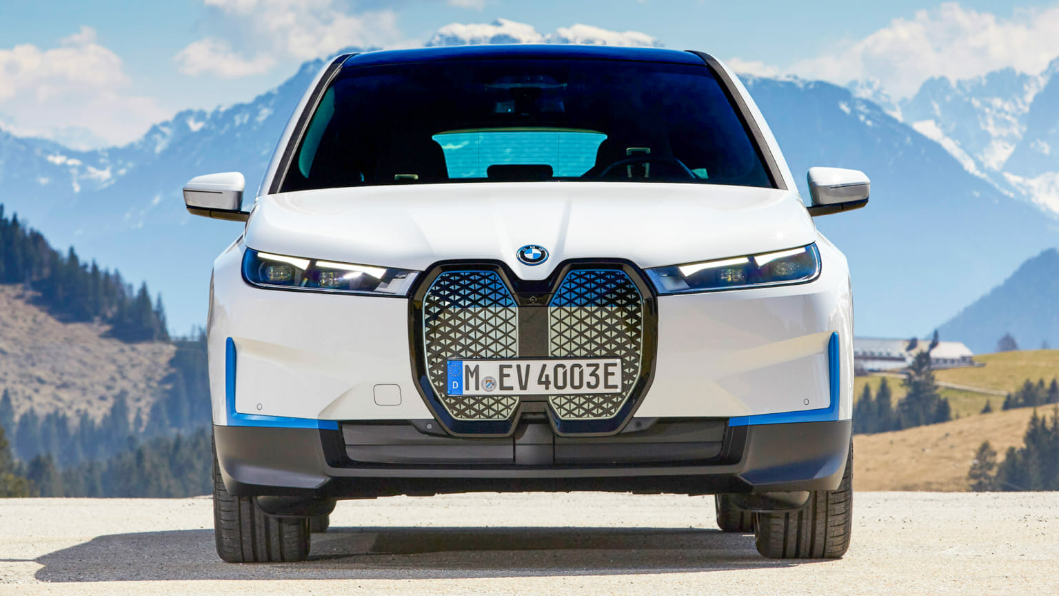 BMW『iX』ローンチ・エディションの2モデルが日本国内合計150台限定で先行販売 | EVsmartブログ