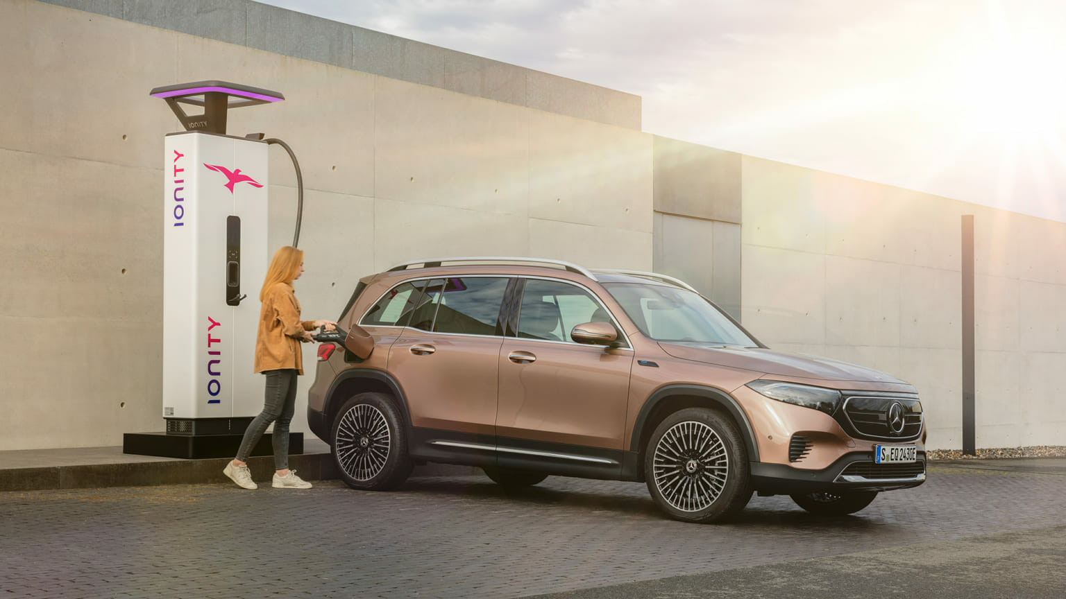 メルセデスベンツがコンパクトSUV電気自動車『EQB』発売を発表〜日本導入は未発表 | EVsmartブログ