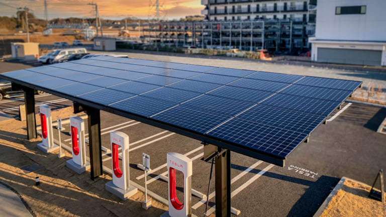 Japanese Tesla supercharger gets stylish solar-powered carport | EVsmartブログ