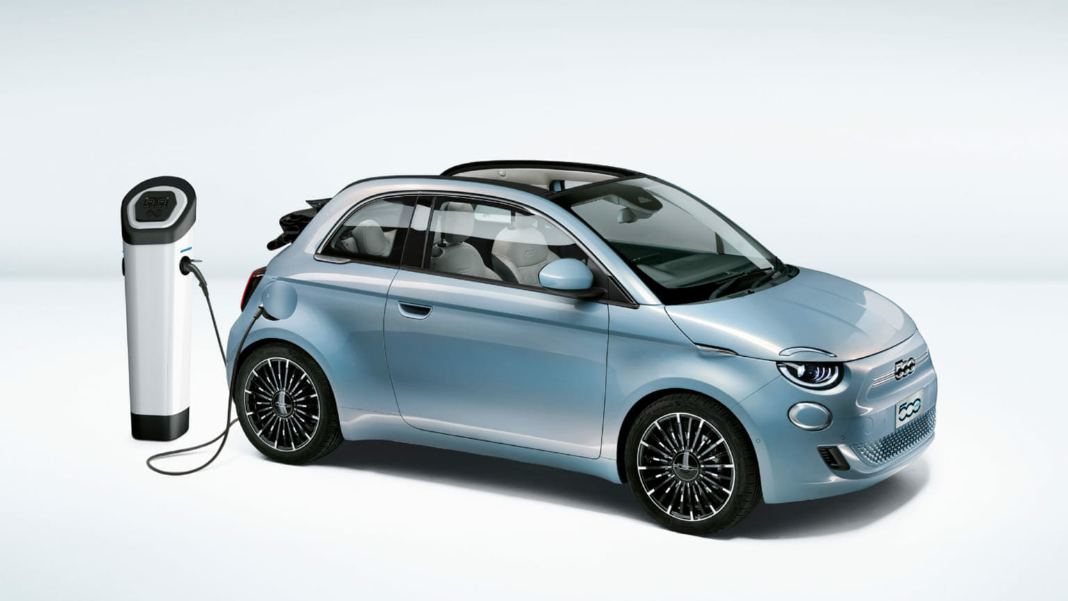 フィアットのEV『500e』に試乗／世界初！「CCS1→CHAdeMO」アダプターは大丈夫？ | EVsmartブログ