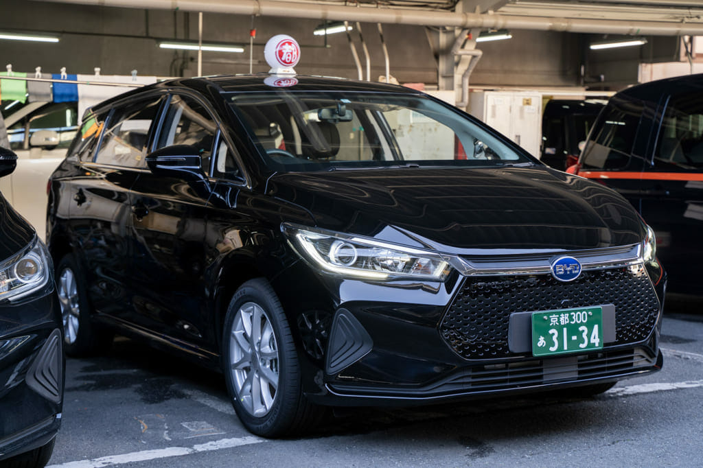 BYDの乗用車EV『e6』を京都の都タクシーが2台採用〜法人向け限定で日本導入 | EVsmartブログ