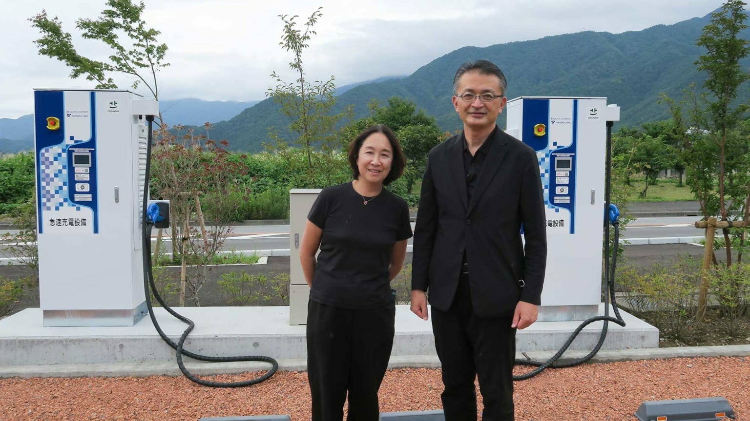 河口湖畔の「旅の駅」が出力50kWのEV用急速充電器を2基設置した理由とは？ | EVsmartブログ