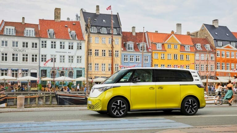 フォルクスワーゲン『ID.Buzz』試乗レポート〜魅力的だが車幅が気になる【塩見智】 | EVsmartブログ