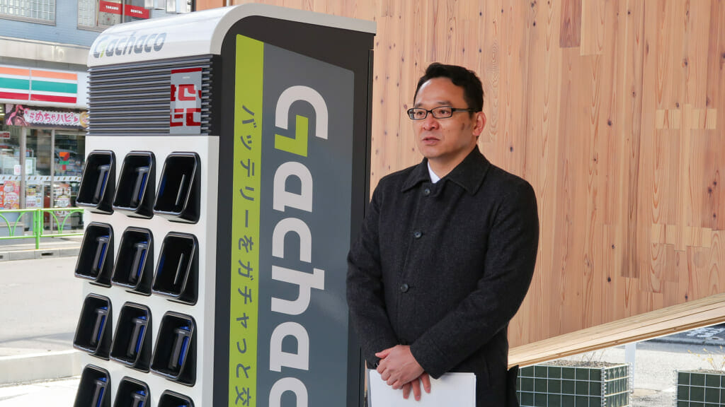 ENEOSマルチモビリティステーションでGachacoとUber Eatsが電動バイクの実証実験 | EVsmartブログ