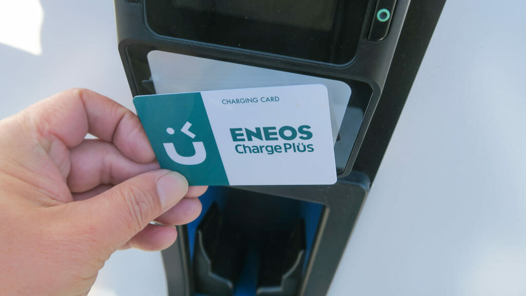 ガソリンスタンドでEV充電できるとどうなる？ 『ENEOS Charge Plus』現地体感レポート | EVsmartブログ