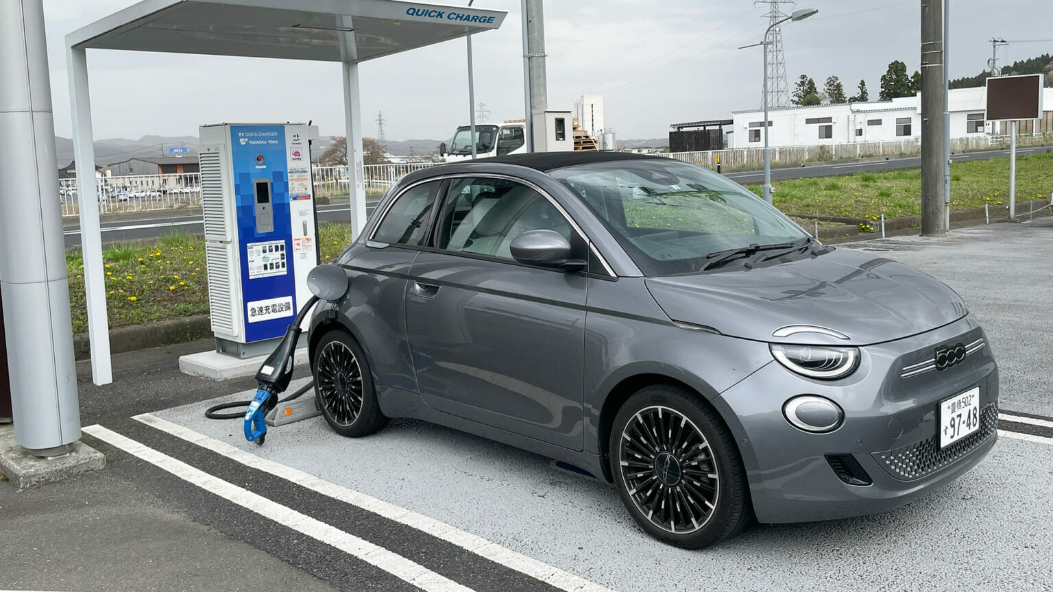 待望の『FIAT 500e』用急速充電アダプターが登場〜ロングドライブで使ってみました | EVsmartブログ