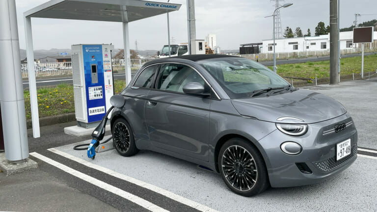 待望の『FIAT 500e』用急速充電アダプターが登場〜ロングドライブで使ってみました | EVsmartブログ