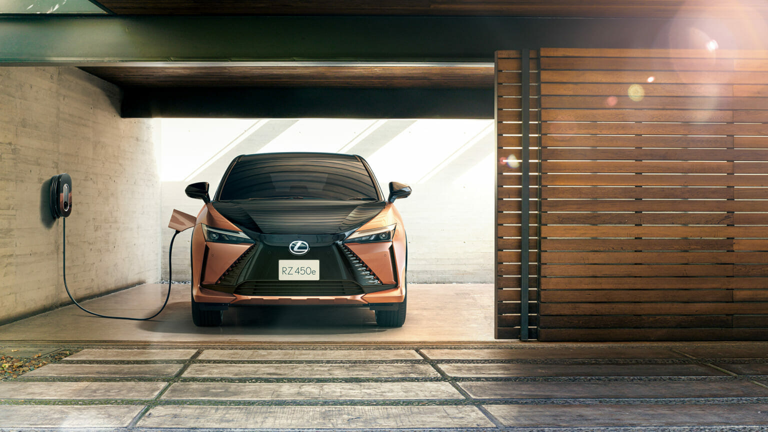 レクサスがEV専用モデル『RZ450e』発売〜トヨタの本気は900万円の価値がある？ | EVsmartブログ