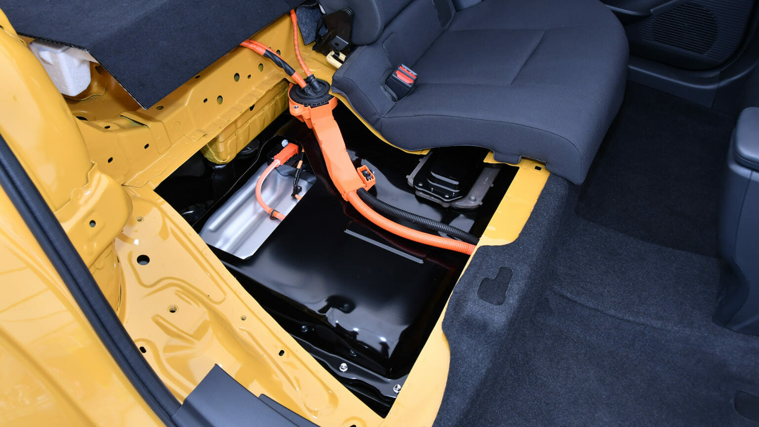 プリウスのPHEVモデル公道試乗／俊敏な走りも楽しめる劇的進化【諸星陽一】 | EVsmartブログ