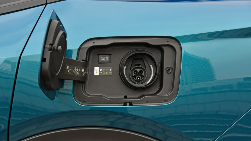 プジョーが新型『408』を日本発売〜PHEVモデルもラインアップ | EVsmartブログ