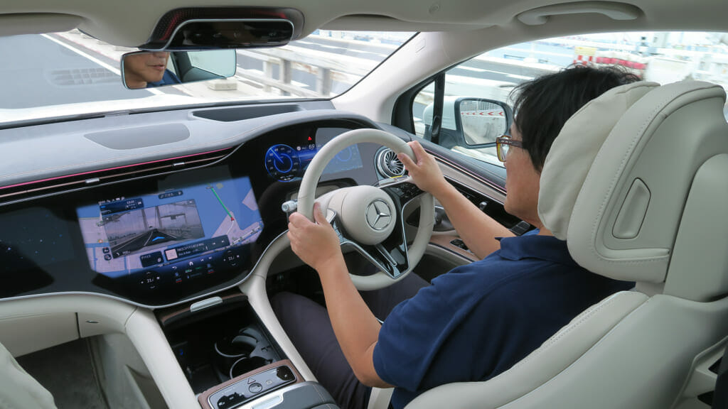 メルセデス・ベンツ『EQS SUV』試乗レポート／重量級ながら小回りや加速に不満なし | EVsmartブログ