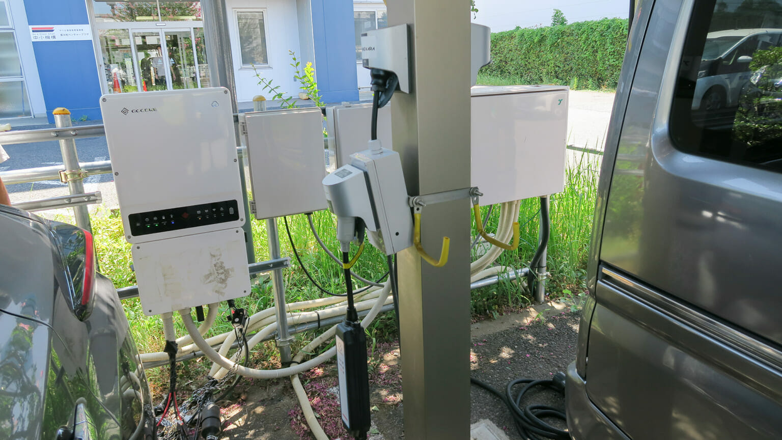 法人向けEV充電コントローラー「YaneCube」販売開始〜ミッションは「地球に住み続ける」 | EVsmartブログ