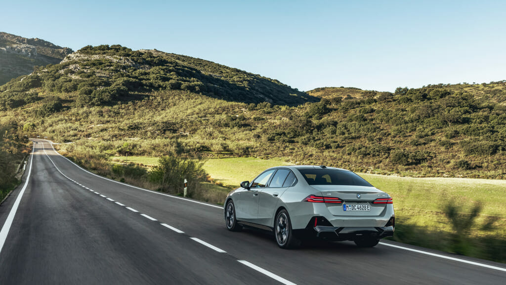 BMW5シリーズがフルモデルチェンジで『i5』登場／電気自動車が主役モデルへ | EVsmartブログ