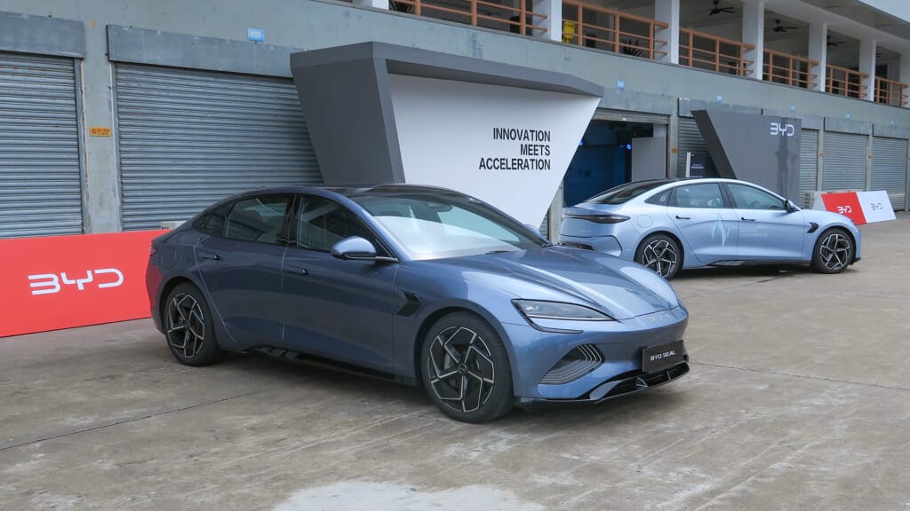 BYD『SEAL』にサーキットで試乗レポート第2弾〜優れた加速とブレーキ性能を体感【加藤ヒロト】 | EVsmartブログ