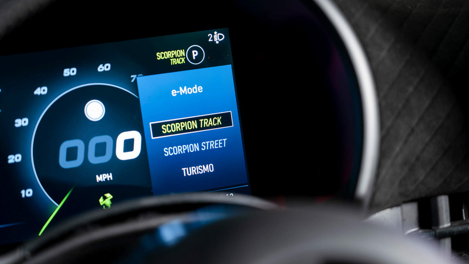 『Abarth 500e』が日本デビュー〜電動化こそが究極のパフォーマンスを実現する手段 | EVsmartブログ