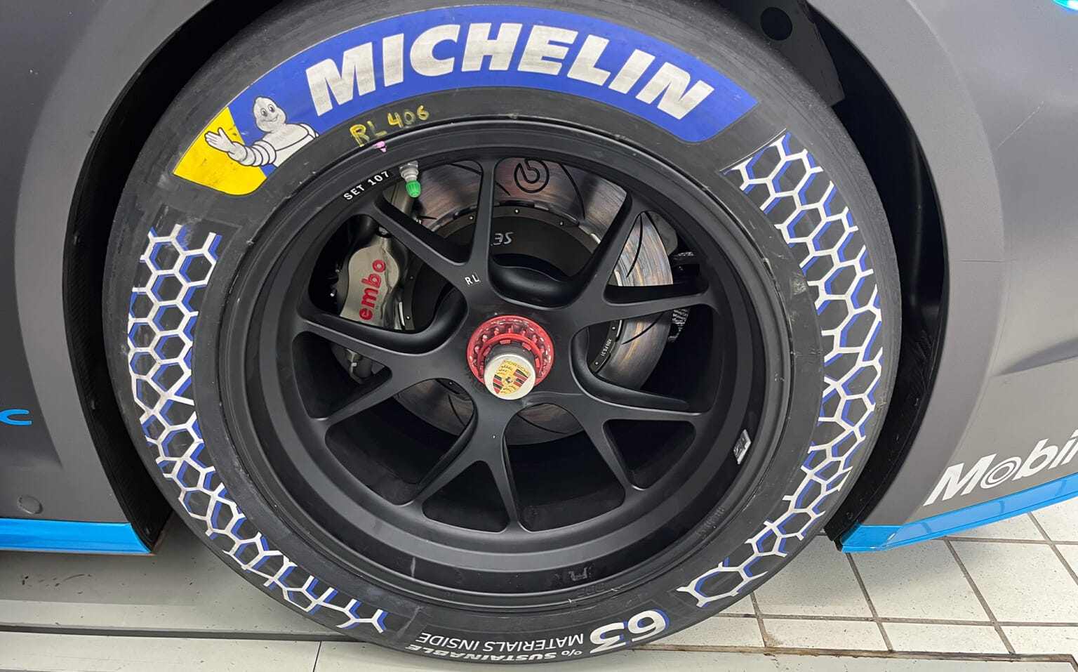 ポルシェがEVレースへ本格的始動〜「GT4 e-Performance」にPEC東京で同乗試乗 | EVsmartブログ