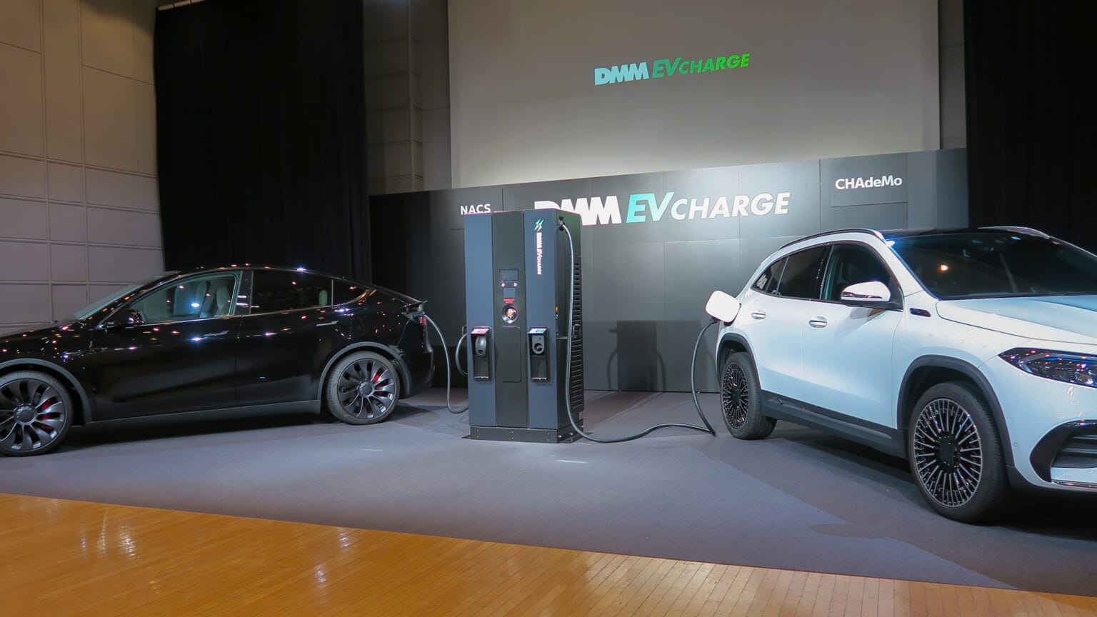 DMM EV CHARGE が日本初のNACS対応急速充電器公開〜発表に感じた「大丈夫ですか？」 | EVsmartブログ