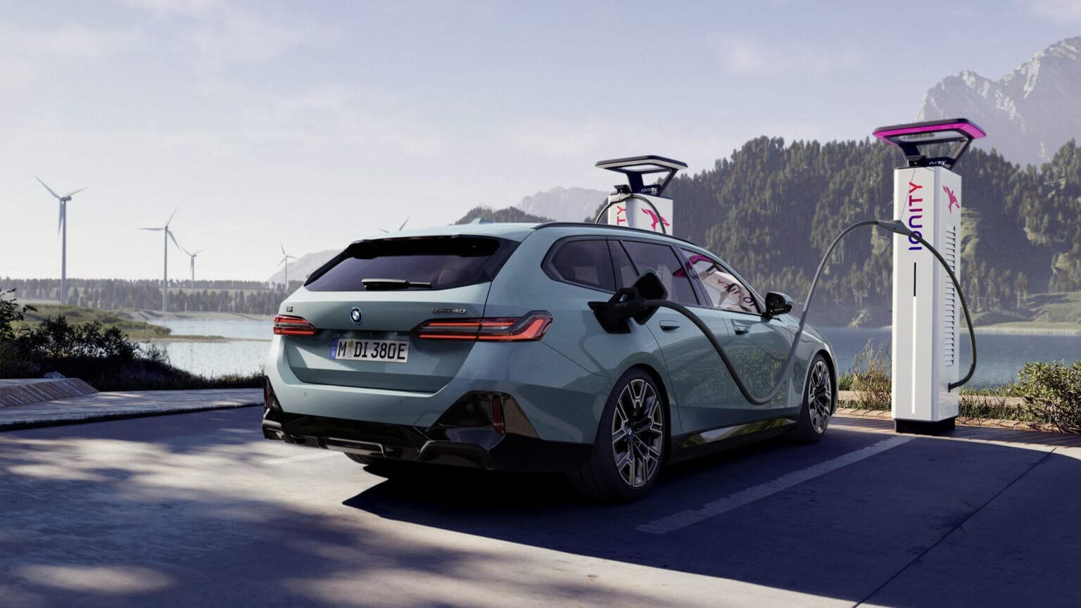 BMWがEVモデルの『i5 Touring』を発売〜日本初のステーションワゴン電気自動車 | EVsmartブログ