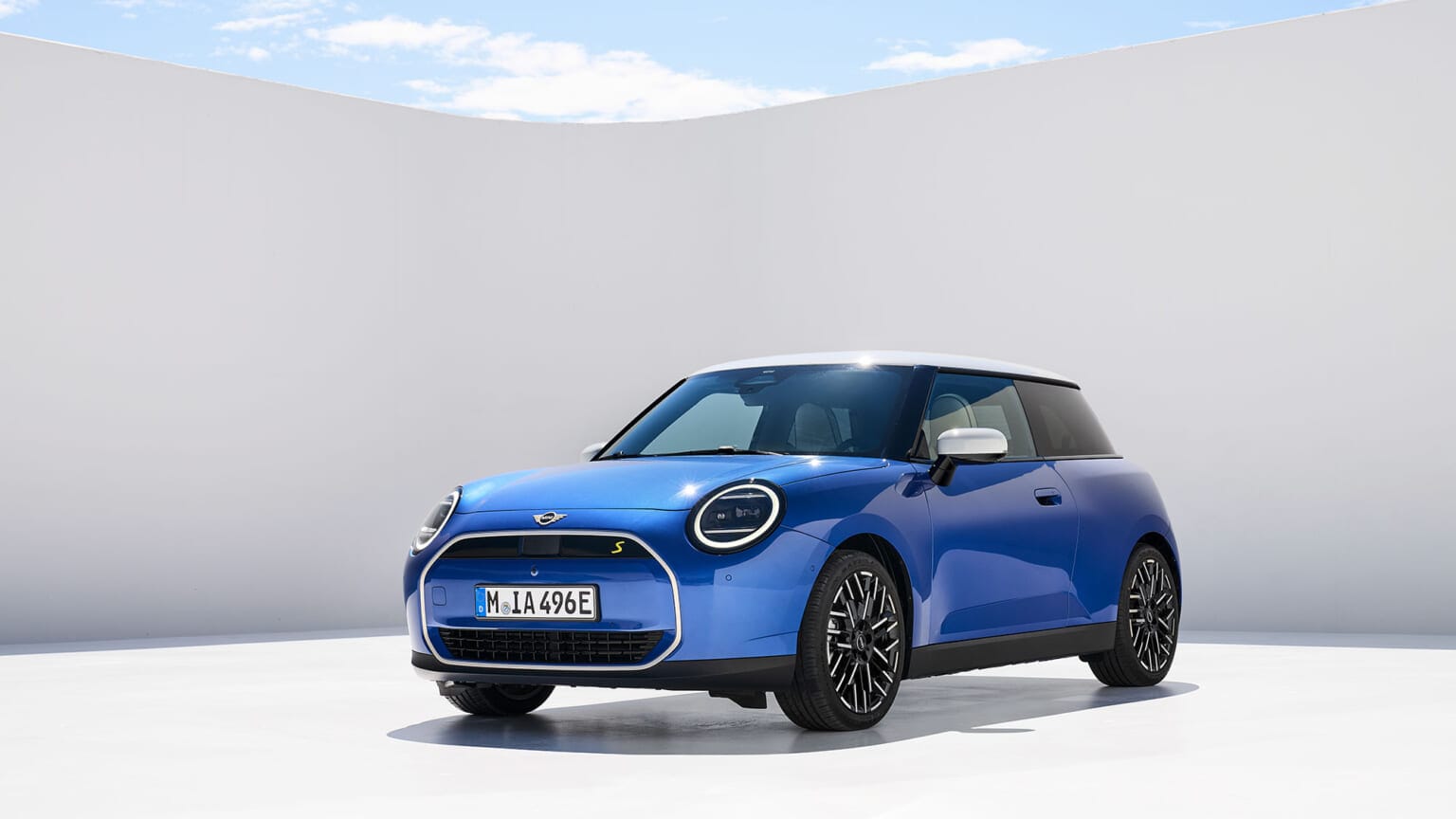 MINIのEVが日本デビュー！「クーパー」「カントリーマン」に4モデル／価格は463万円〜 | EVsmartブログ