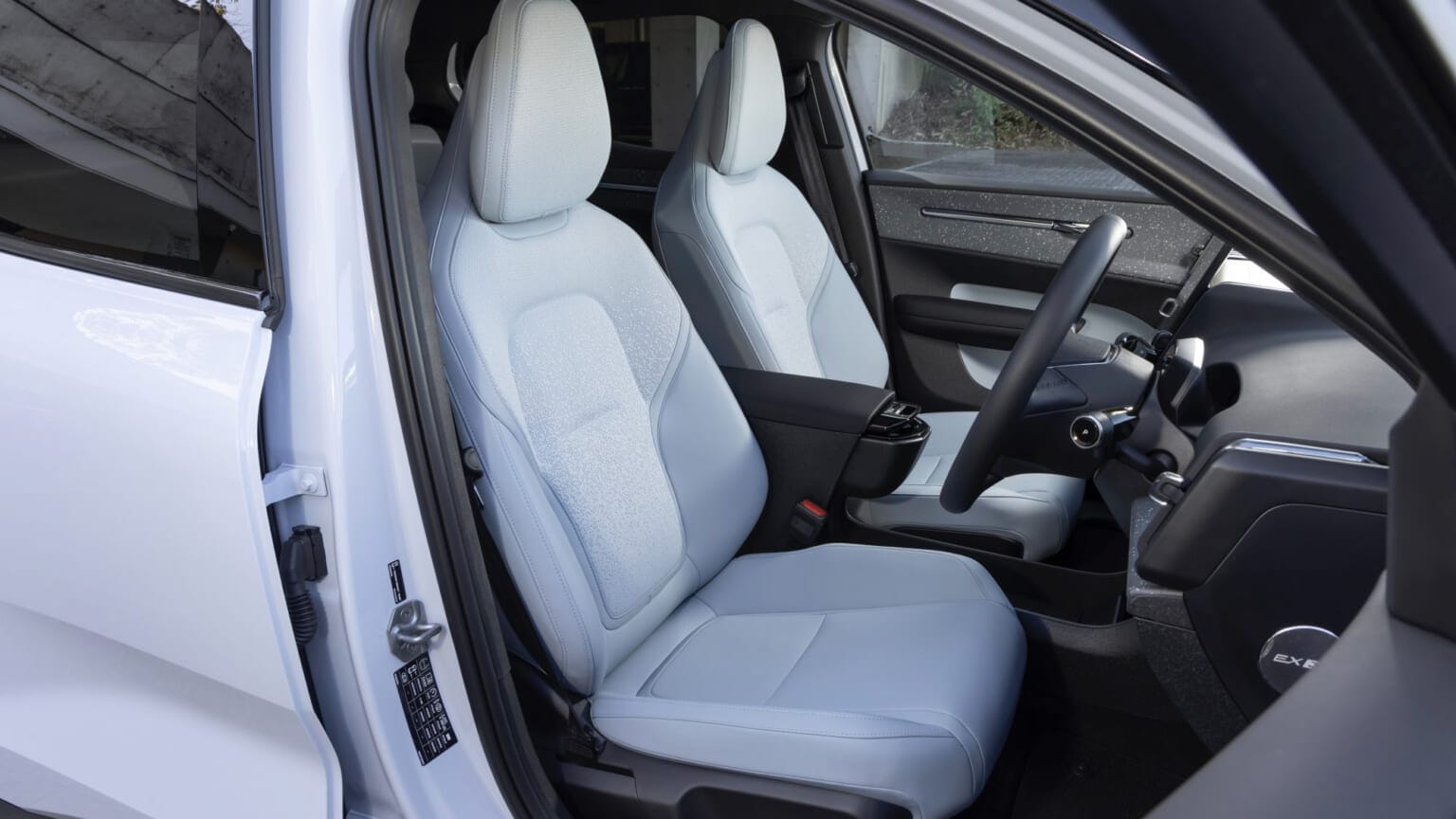 ボルボ『EX30』販売好調！ ちゃんと作ればEVは日本でも売れる〜LFPモデルにも期待！ | EVsmartブログ