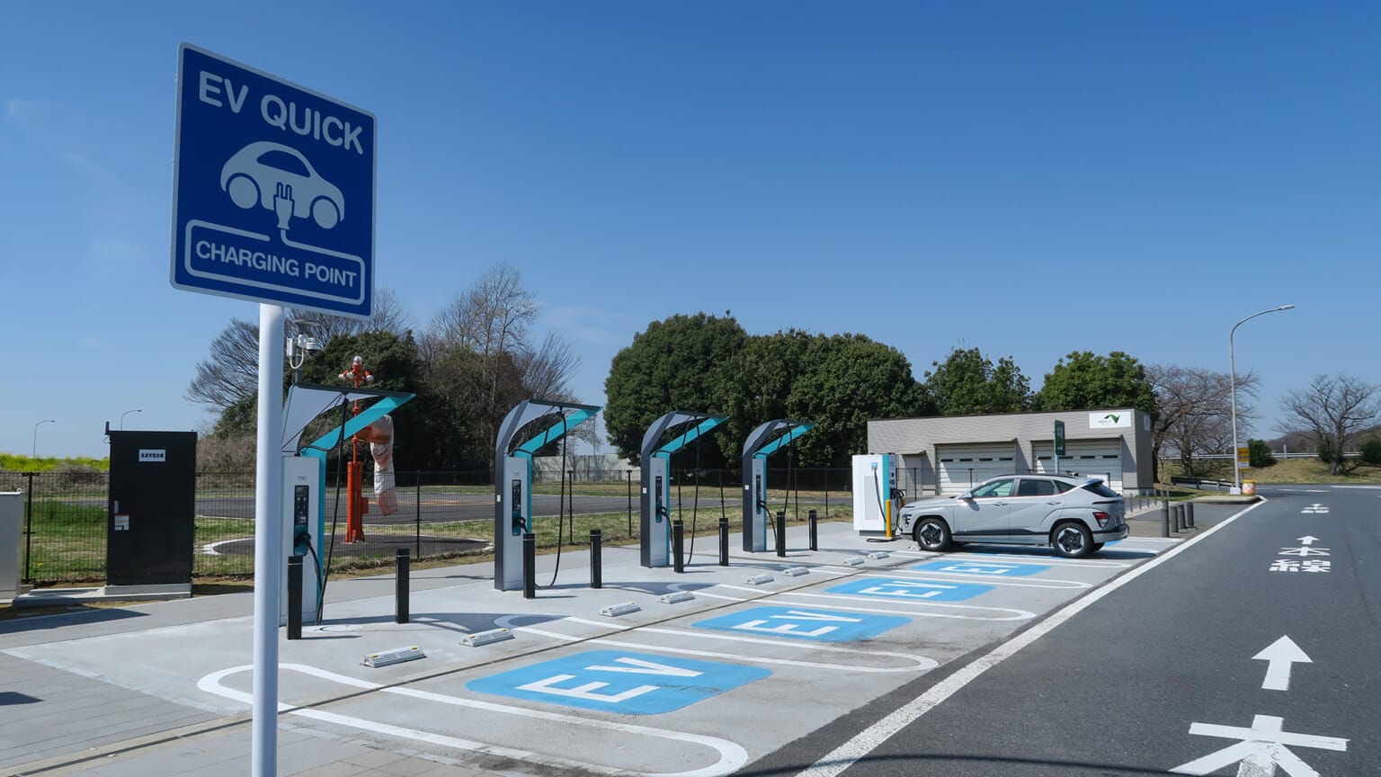 eMPが高速道路SAPAのEV用高出力急速充電器増強を発表〜経路充電への不安は解消するか？ | EVsmartブログ