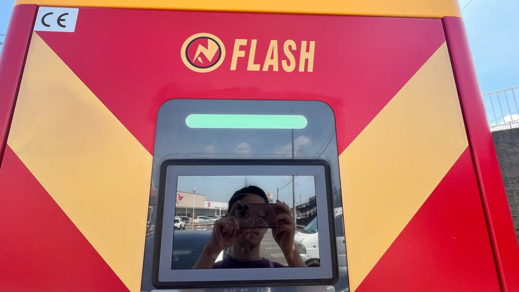 テスラモデル3でフラッシュのNACS充電を使ってみた〜実際の出力や料金は？ | EVsmartブログ