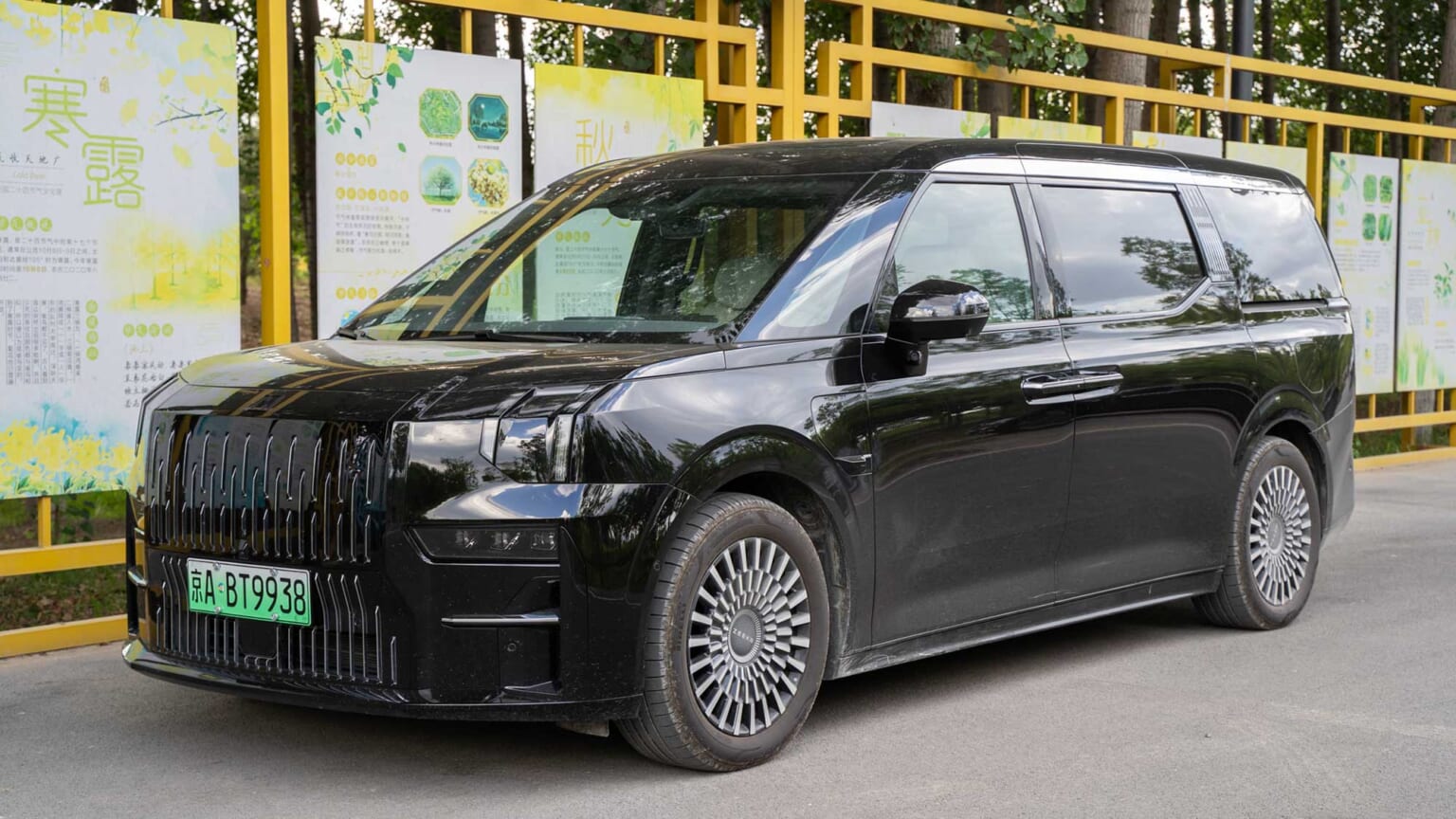 中国発のプレミアムEVブランド「ジーカー」日本進出へ／『009』と『X』を試乗レポート | EVsmartブログ