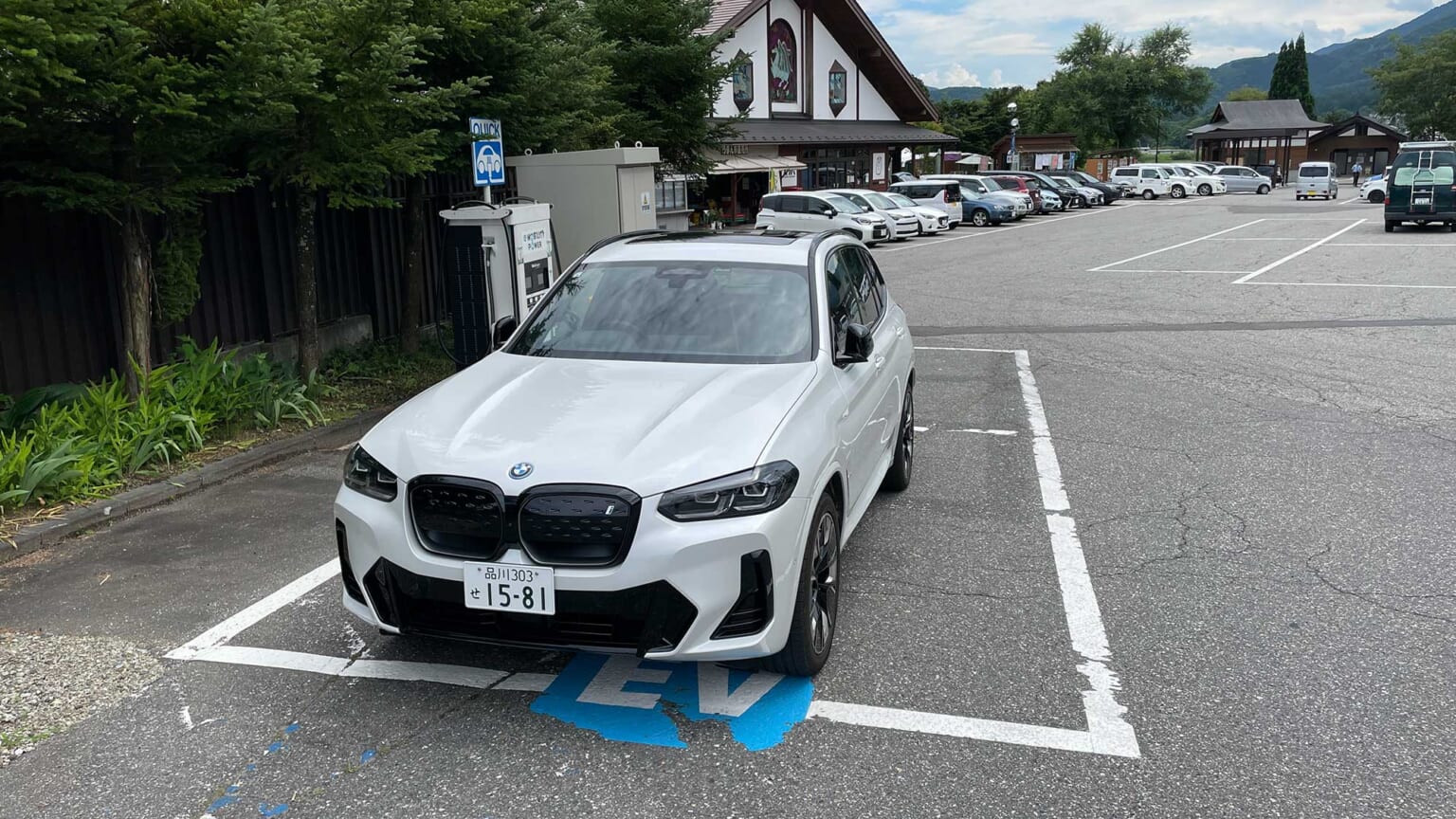 BMWのEV『iX3 M Sports』試乗レポート／日本発売から3年で中古車価格も気になります | EVsmartブログ