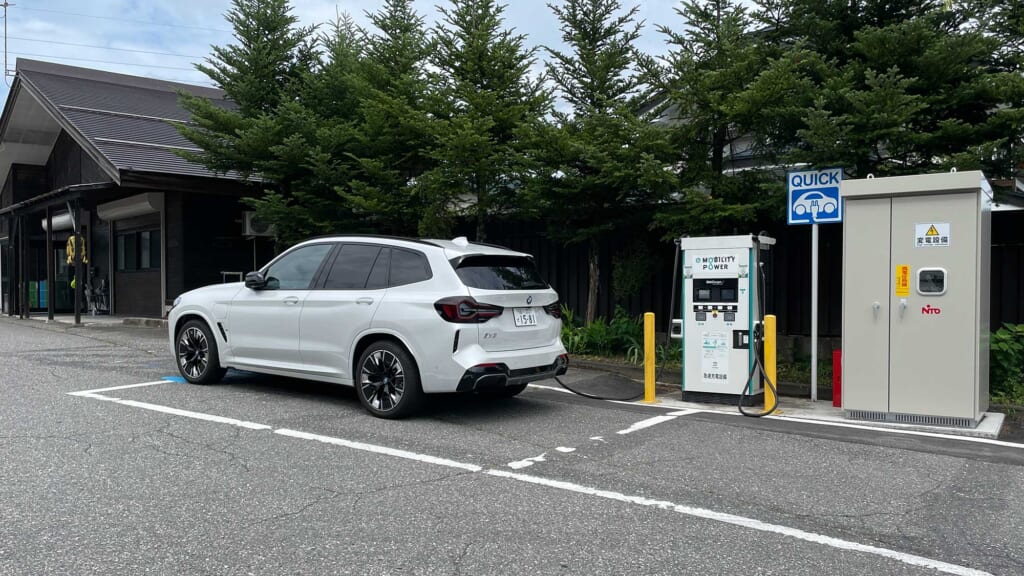 BMWのEV『iX3 M Sports』試乗レポート／日本発売から3年で中古車価格も気になります | EVsmartブログ