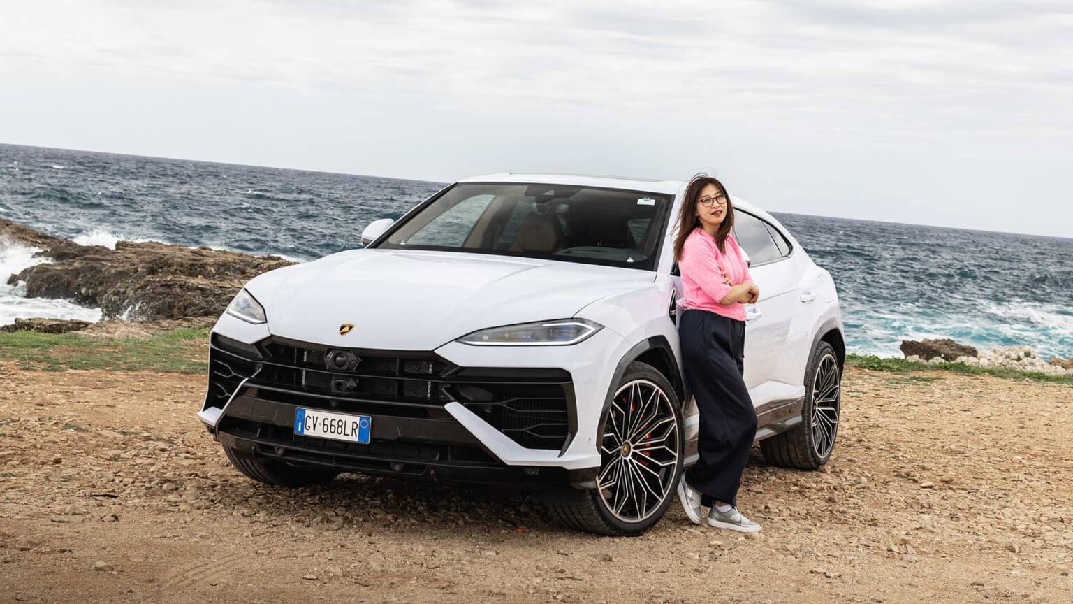 ランボルギーニのPHEV『ウルスSE』に南イタリアで試乗レポート【吉田由美】 | EVsmartブログ