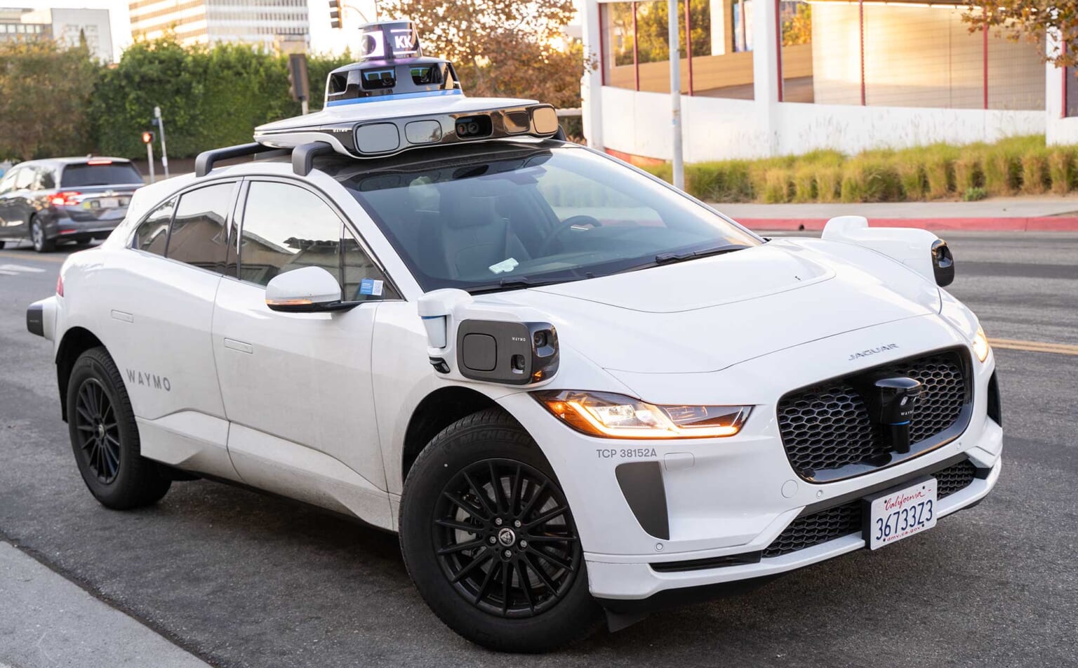 ジャガー I-PACE で完全無人タクシーのWaymo初体験～日本でも2025年から実証実験開始！ | EVsmartブログ