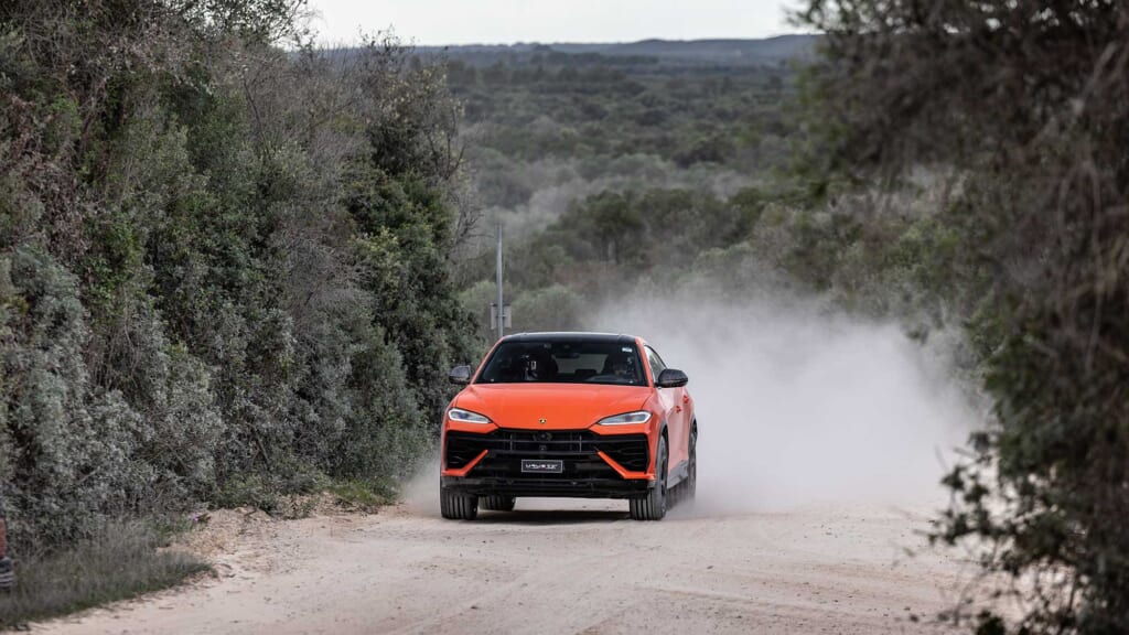 ランボルギーニのPHEV『ウルスSE』に南イタリアで試乗レポート【吉田由美】 | EVsmartブログ