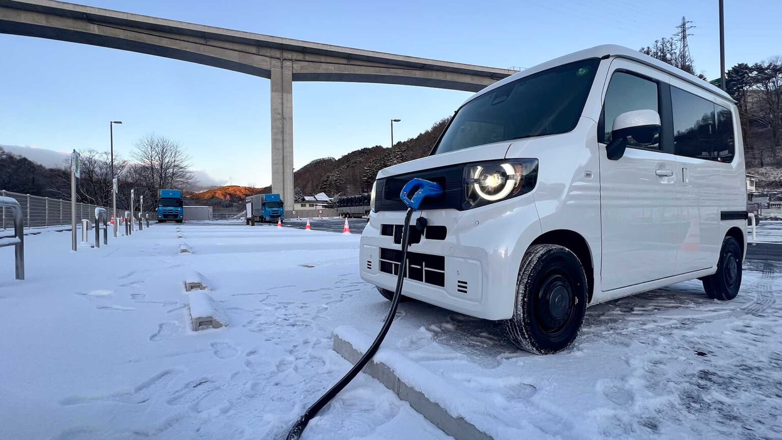 極寒車中泊で暖房消費電力量は？／ホンダ『N-VAN e:』で往復400km遠征レポート | EVsmartブログ