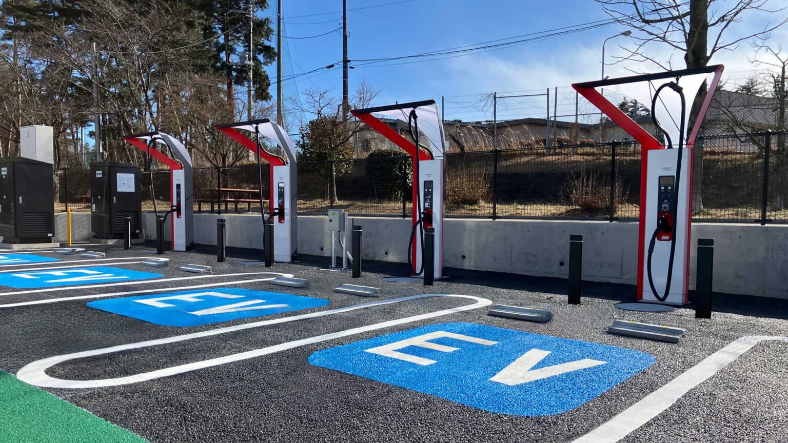 最大150kW器が4口ズラリ〜EV用急速充電器「赤いマルチ」全国16カ所で順次運用開始 | EVsmartブログ