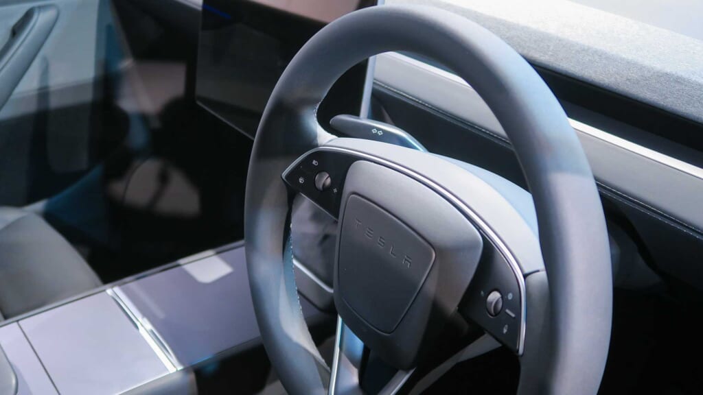 テスラ新型モデルYを日本国内初公開／新宿のストアで2月1日まで展示 | EVsmartブログ