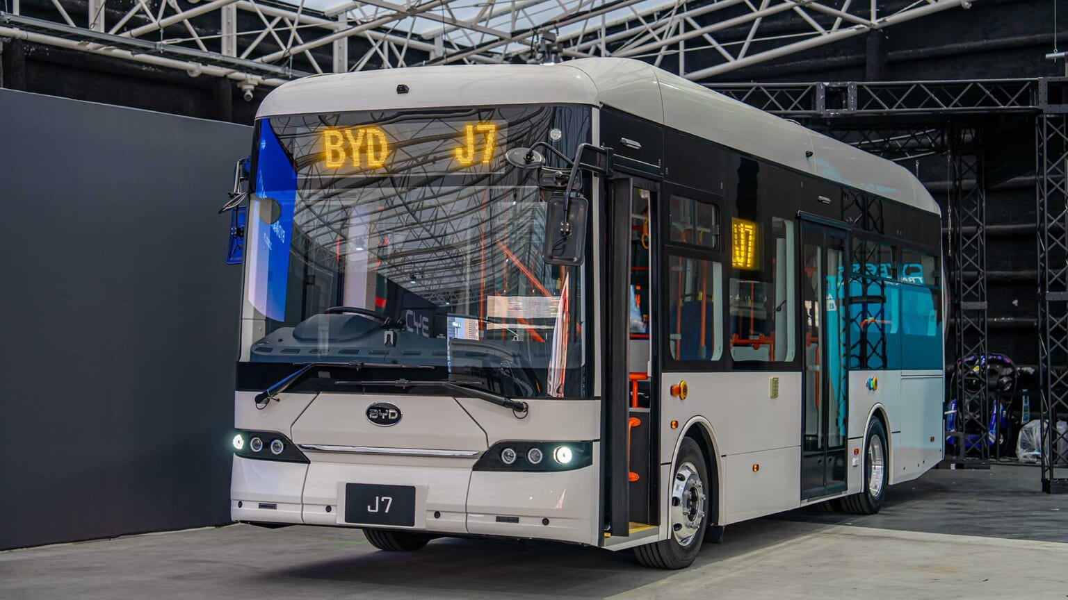 世界のEV普及に貢献するBYDが日本市場へのPHEV投入を発表／EVバス＆トラックも | EVsmartブログ