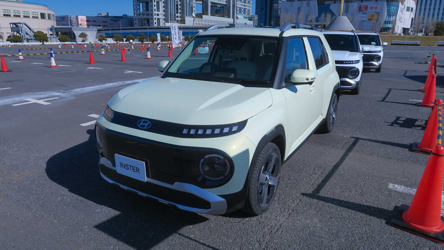 ヒョンデの新型スモールEV『インスター』4月10日発売開始／航続距離クイズの正解は458km！ | EVsmartブログ