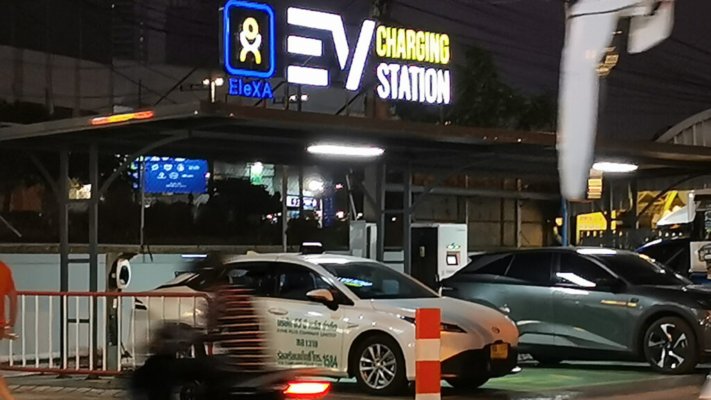 トヨタがパタヤで実証実験中／ハイラックスベースの「EVソンテウ」乗車レポート | EVsmartブログ