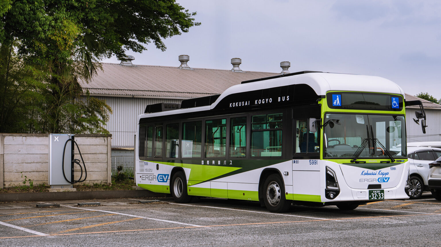 国際興業が国産初のEVバス『エルガEV』導入／お披露目会で試乗も体感 | EVsmartブログ