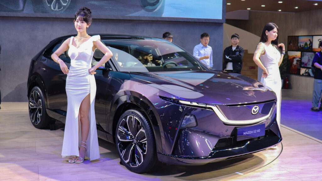 上海モーターショーで『EZ-60』の開発主査に聞く：マツダと長安汽車の強みを生かす電気自動車 | EVsmartブログ