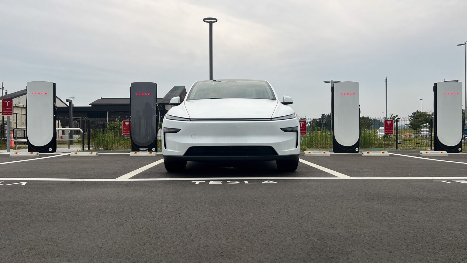 テスラ「新型モデルY」で四国へ弾丸遠征／車中泊や冷温庫の使い勝手も試してみた | EVsmartブログ