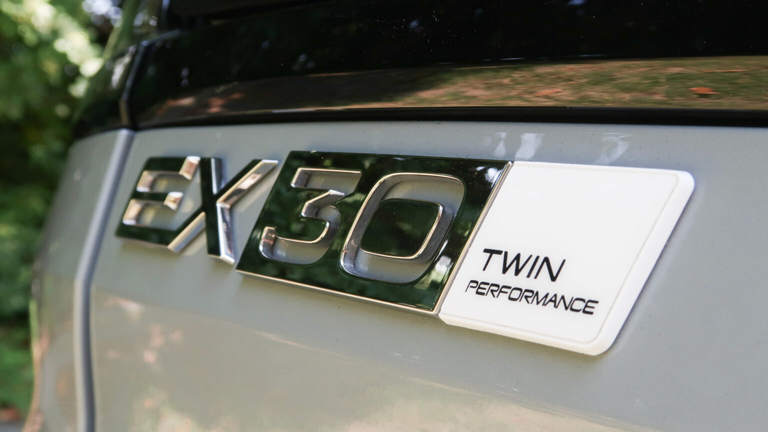 ボルボ『EX30』にAWDの「Cross Country」を追加発売／日本でも魅力的な四輪駆動EVの選択肢が拡大 | EVsmartブログ