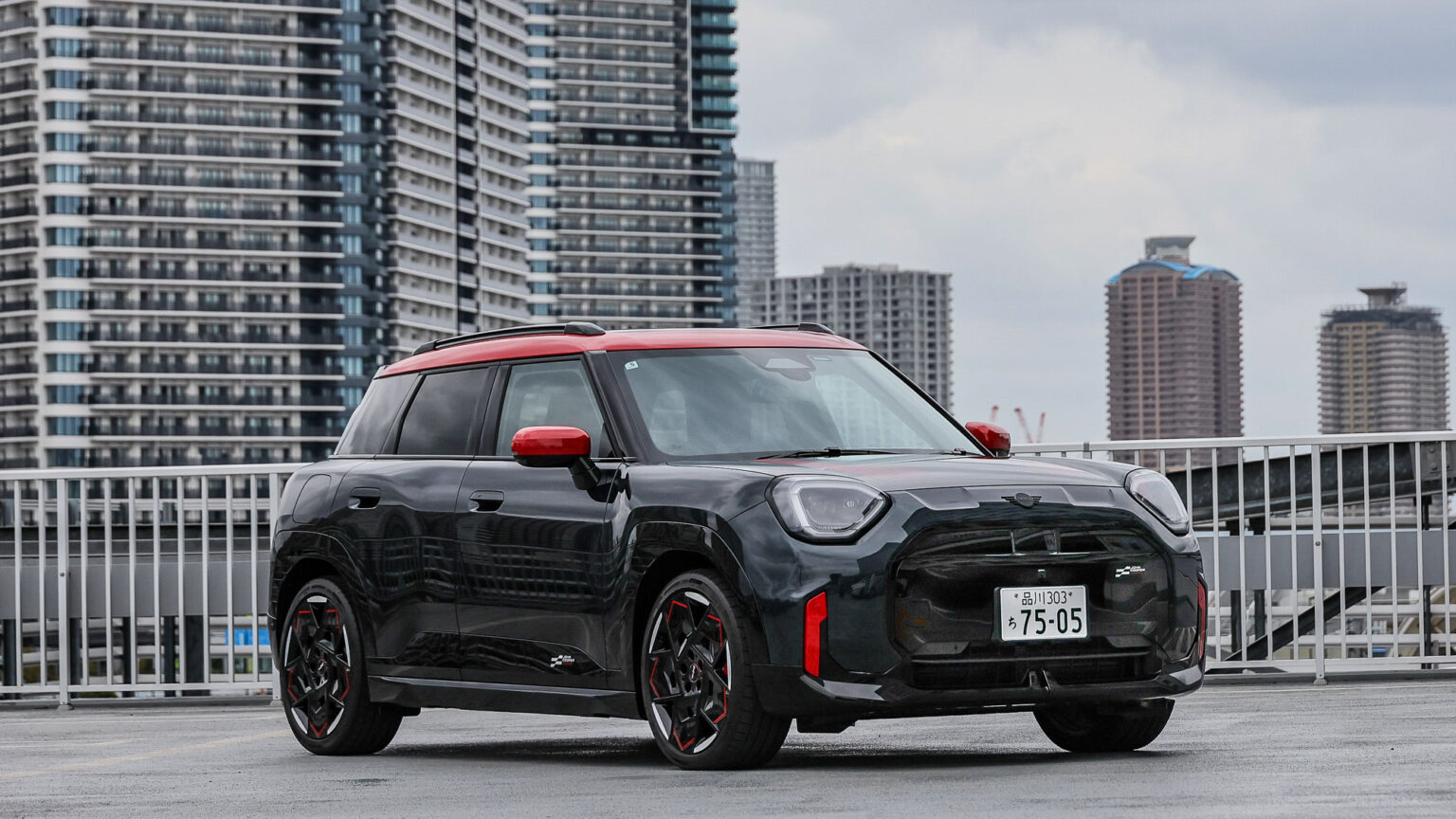BMW『MINI Aceman John Cooper Works E』試乗レポート／サイズが絶妙なMINIのクロスオーバーEV | EVsmartブログ