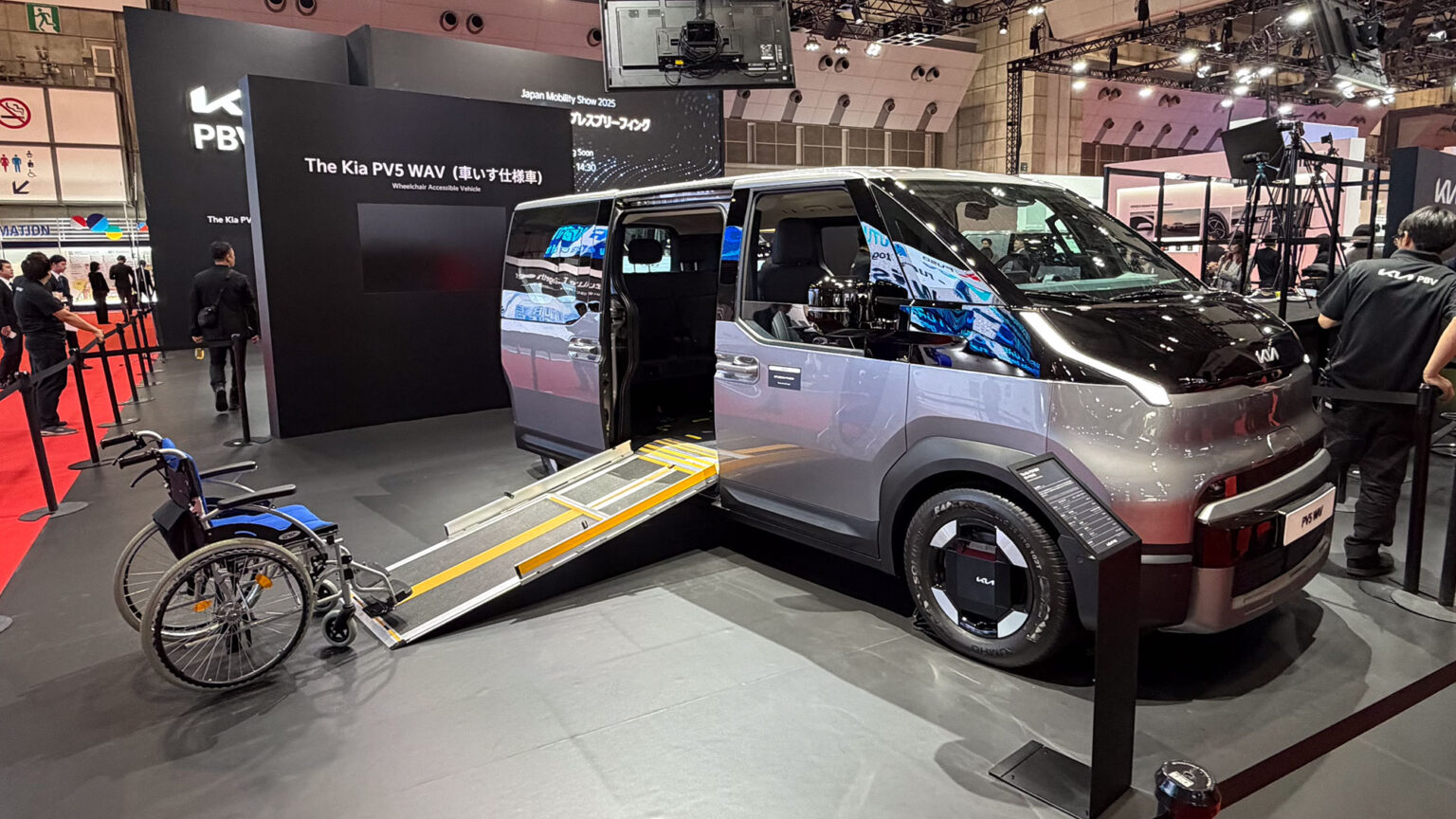 Kia「PV5」日本デビュー【Japan Mobility Show 2025】待望のワンボックスEVが街の風景を変える可能性 | EVsmartブログ